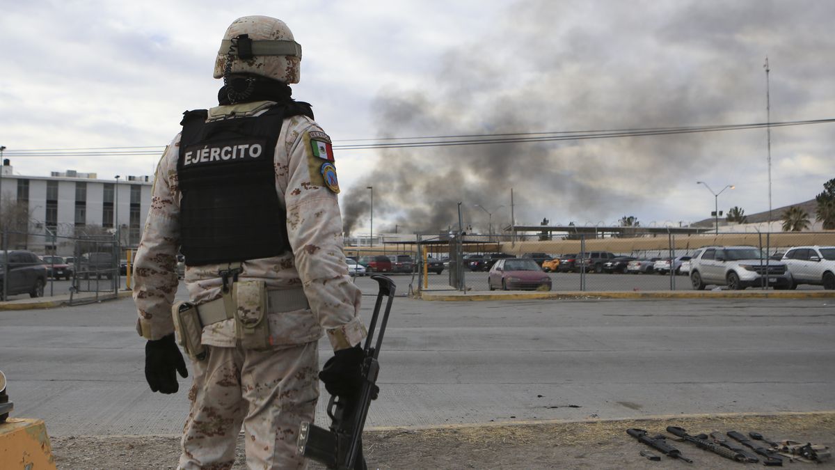 Grupo criminal ataca penal en Juárez para liberar a sus líderes ...